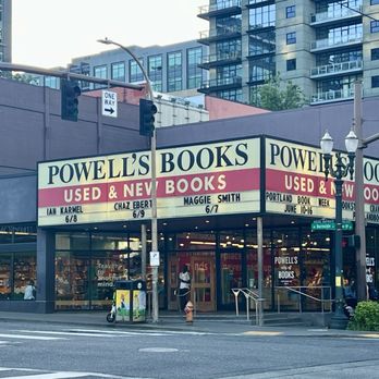 POWELL’S CITY OF BOOKS - Updated October 2024 - 3870 Photos & 4758 ...