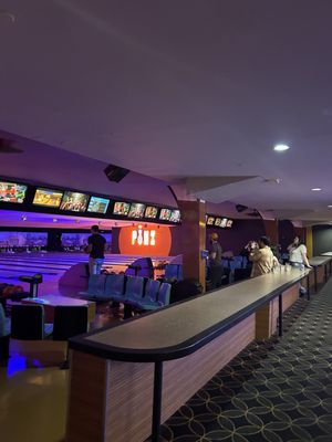 PINZ BOWLING KITCHEN + BAR - Updated January 2025 - 284 Photos & 816 ...
