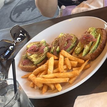 CEDARS CORNER BAR AND KITCHEN - Updated January 2026 - 160 Photos & 114 ...