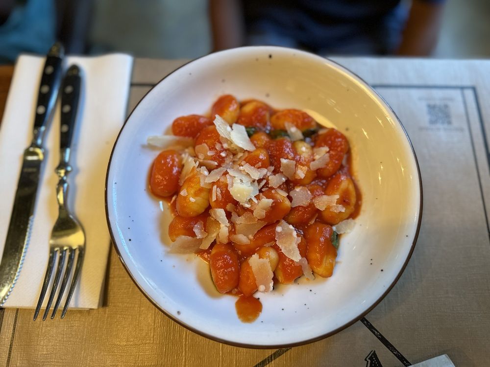 ALIMENTARI - Updated August 2024 - 23 Photos - Sevilla, Spain - Italian ...