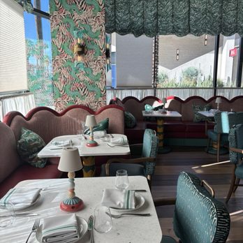 BAR ISSI - Updated October 2025 - 317 Photos & 194 Reviews - 414 N Palm ...