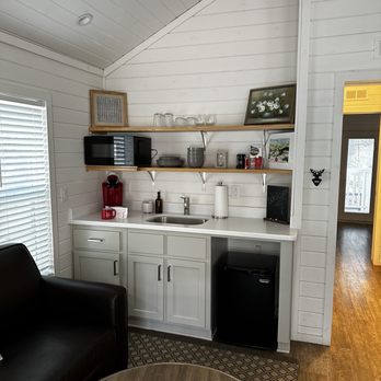 THE STRAWBERRY INN - Updated January 2025 - 733 Photos & 335 Reviews ...