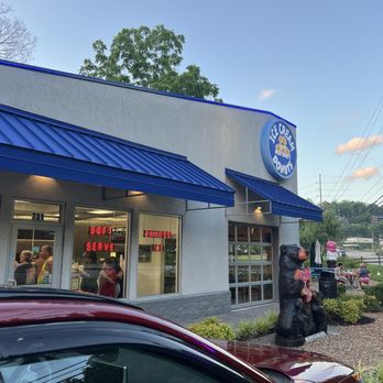MAD DOG’S CREAMERY & DONUTS - Updated April 2025 - 229 Photos & 229 ...