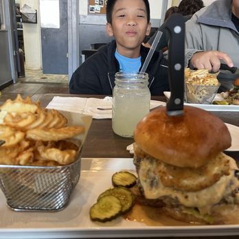 DA BURGER WING HUB - Updated June 2025 - 484 Photos & 177 Reviews - 93 ...