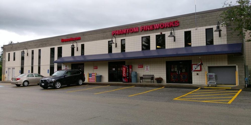 PHANTOM FIREWORKS OF LONDONDERRY - Updated November 2025 - 13 Reviews ...