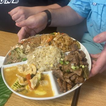 FIL THAI - Updated April 2025 - 39 Photos & 29 Reviews - 298 W Broad St ...