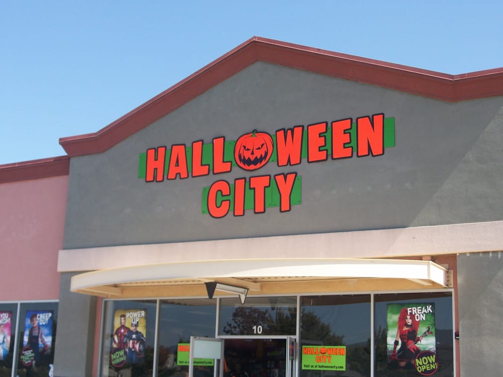 HALLOWEEN CITY - Updated June 2026 - 950 Renz Ln, Gilroy, California ...