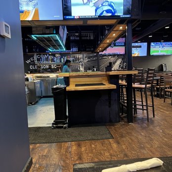 WALK-ON’S SPORTS BISTREAUX - CLEMSON RESTAURANT - Updated June 2025 ...