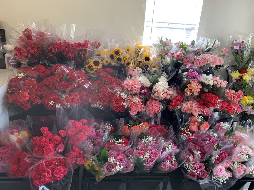 FLOWER SHOP AT OUR LADY OF MERCY CATHOLIC CEMETARY - Updated October ...