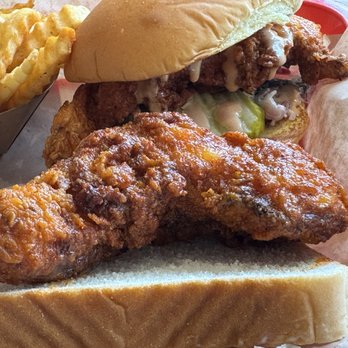 DAVE’S HOT CHICKEN - Updated December 2025 - 19 Photos - 10832 102 Ave ...