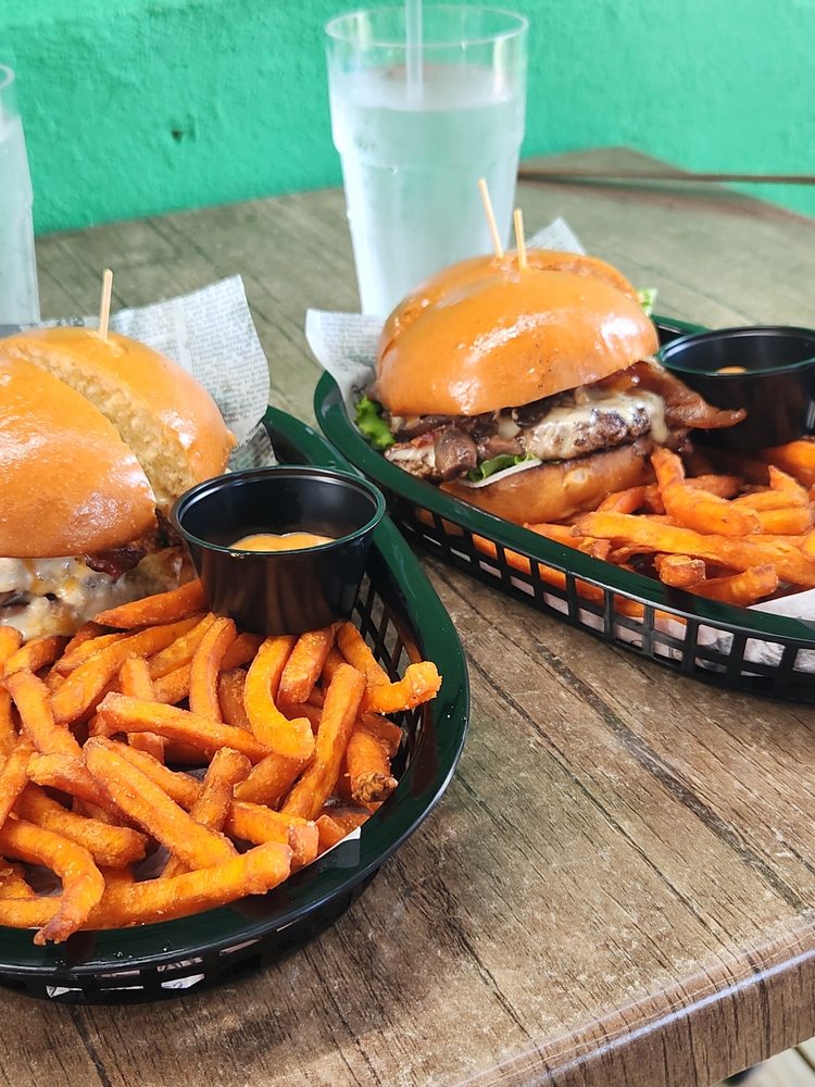 CAPITAL BURGER - Updated April 2024 - 12 Photos & 10 Reviews - Calle ...