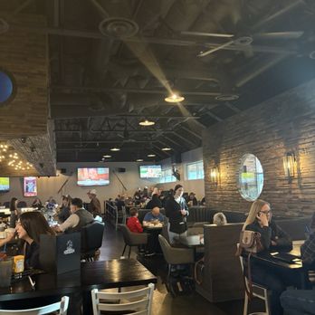 FLOWING TIDE PUB 10 - Updated January 2026 - 109 Photos & 95 Reviews ...