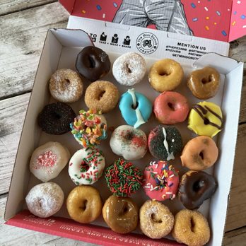 THE MINI DONUT COMPANY - Updated May 2025 - 112 Photos & 77 Reviews ...