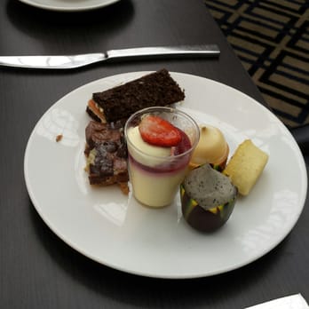 ATRIUM BUFFET - Updated January 2025 - 95 Photos & 41 Reviews - Crown ...