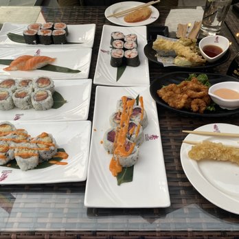 SPRING SUSHI - 462 Photos & 372 Reviews - 10 Dundas Street E, Toronto ...