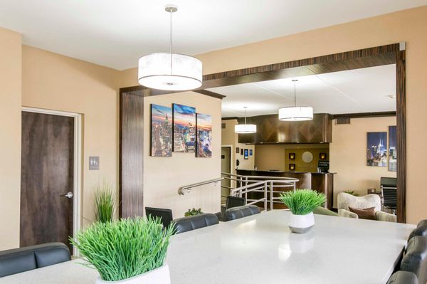 COMFORT INN EDGEWATER ON HUDSON RIVER - Updated December 2025 - 49 ...