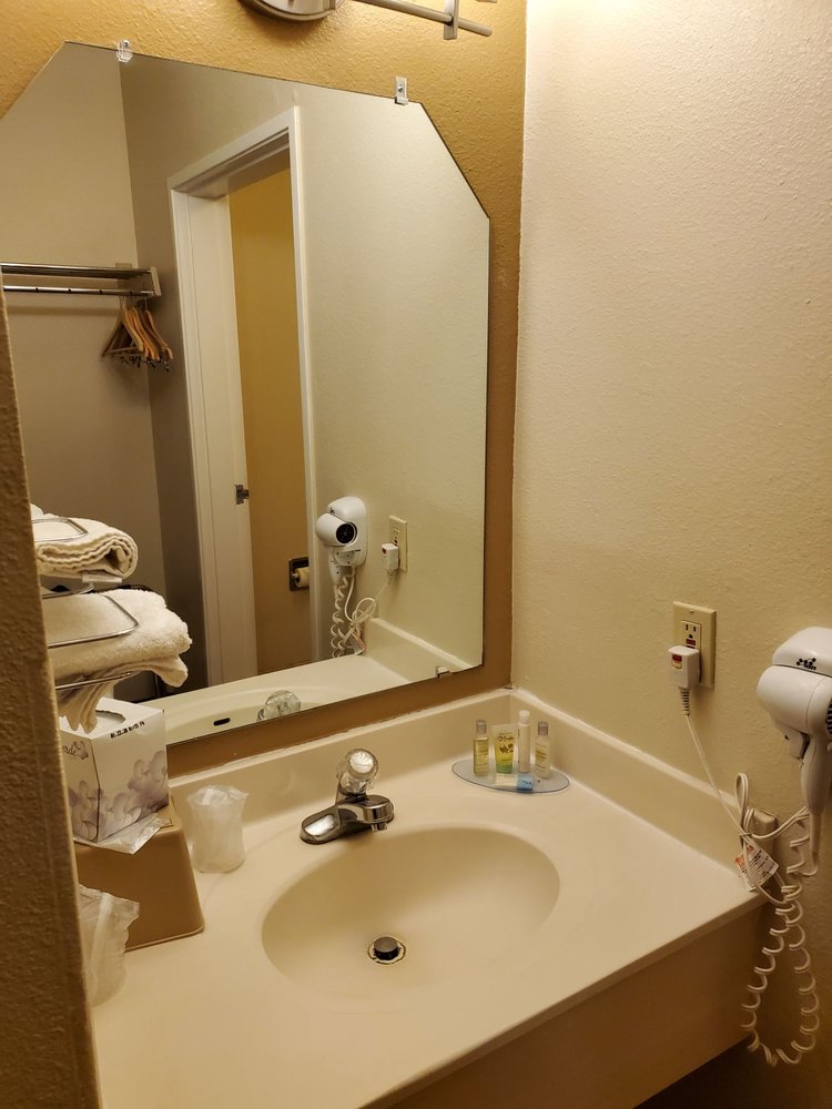 RODEWAY INN - Updated November 2024 - 119 Photos & 75 Reviews - 1620 W ...