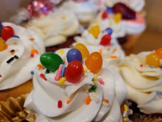 CORA CAKES - Updated January 2026 - 36 Photos & 12 Reviews - 204 S K St ...