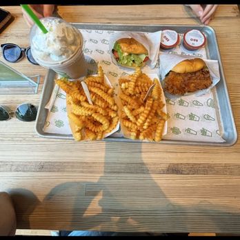 SHAKE SHACK BIRMINGHAM - Updated March 2025 - 214 Photos & 237 Reviews ...