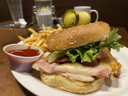 MUGGN’Z FAMILY RESTAURANT - Updated January 2026 - 27 Photos & 45 ...