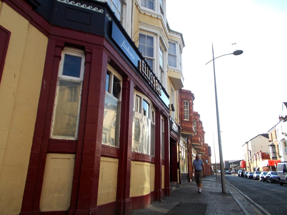 ELLIS’S BAR - Updated July 2025 - 42-44 Water Street, Rhyl ...