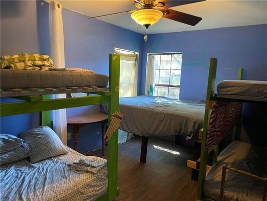 MARCY’S STRANGE CHEAP HOSTEL - 15 Photos - 1211 Marcy St, Austin, Texas ...