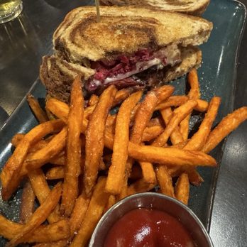 SOUTHERN SOCIAL - Updated July 2025 - 205 Photos & 134 Reviews - 1424 ...