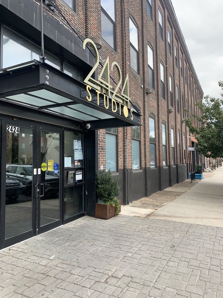 2424 STUDIOS - Updated October 2025 - 35 Photos - 2424 E York St ...