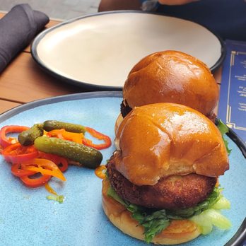 FIN POINT OYSTER BAR & GRILL - Updated December 2025 - 846 Photos & 611 ...