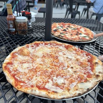 BILLY BRICKS PIZZA & ICE CREAM - Updated December 2025 - 84 Photos & 20 ...