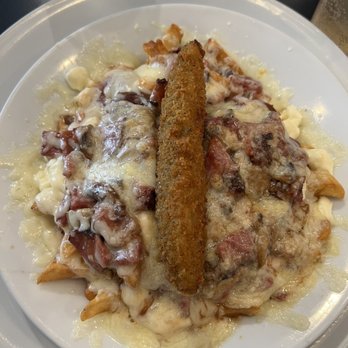 POUTINEVILLE - Updated January 2025 - 660 Photos & 647 Reviews - 1365 ...