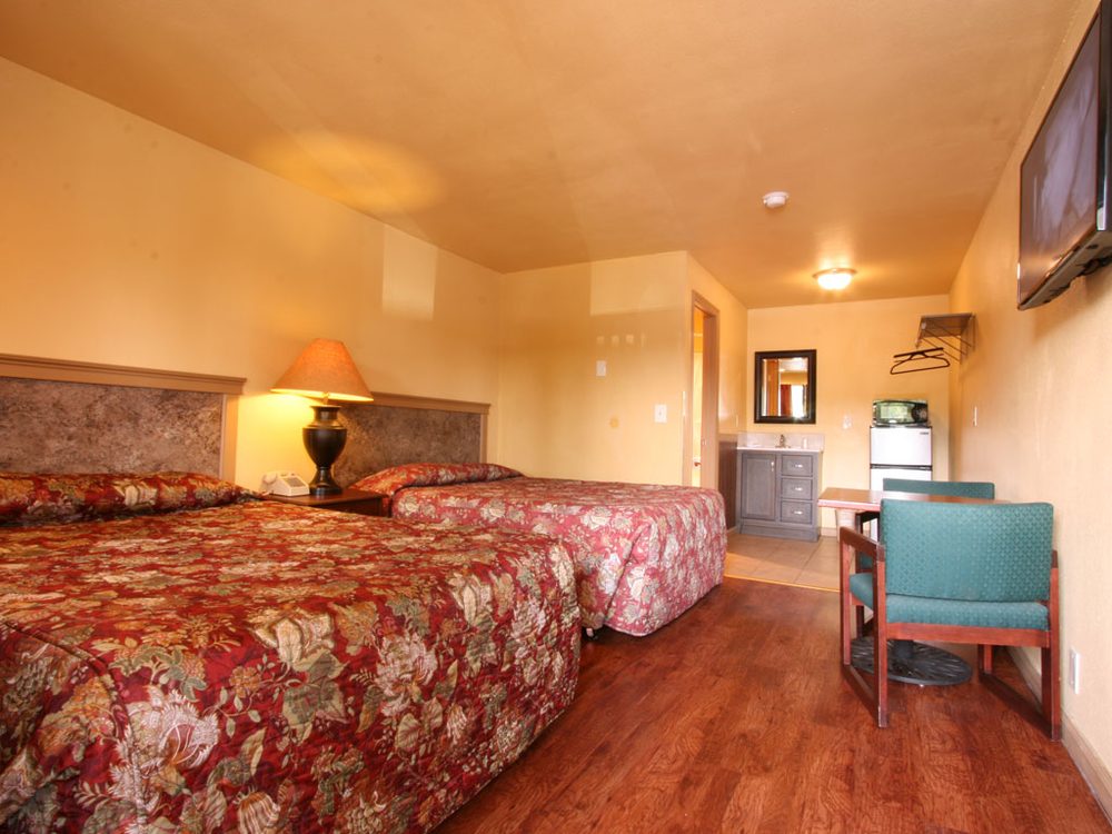 EMERALD BEST MOTEL IN EDMONDS - Updated October 2025 - 23 Photos ...