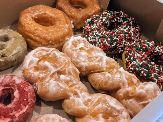 CRESENT DONUT SHOPS - Updated November 2025 - 37 Photos & 114 Reviews ...