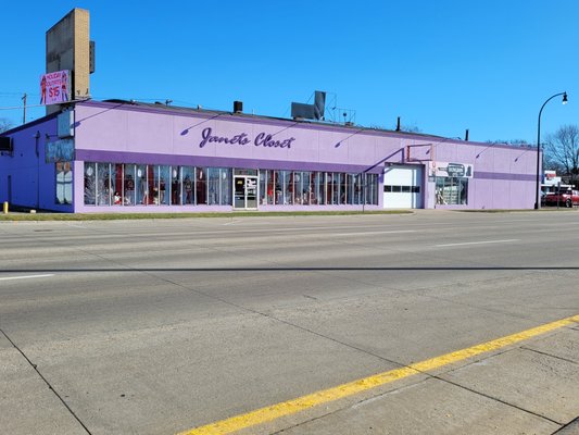 JANET’S CLOSET - Updated October 2024 - 280 Photos & 17 Reviews - 2317 ...