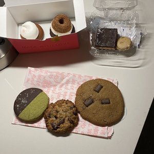 KELLY’S BAKE SHOPPE - 254 Photos & 150 Reviews - 401 Brant Street ...