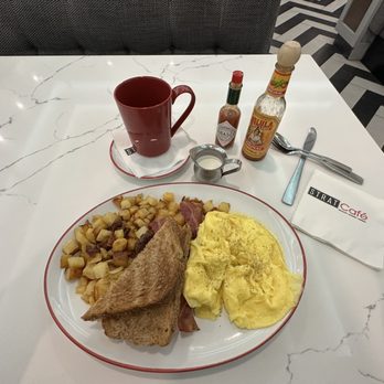 STRAT CAFÉ - Updated March 2025 - 429 Photos & 302 Reviews - 2000 Las ...