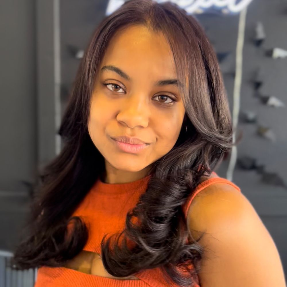 Laura Riddell's Instagram, Twitter & Facebook on IDCrawl