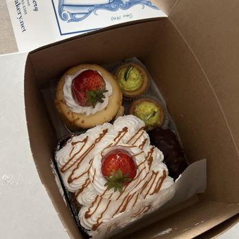 PINHO’S BAKERY - Updated December 2024 - 305 Photos & 339 Reviews ...