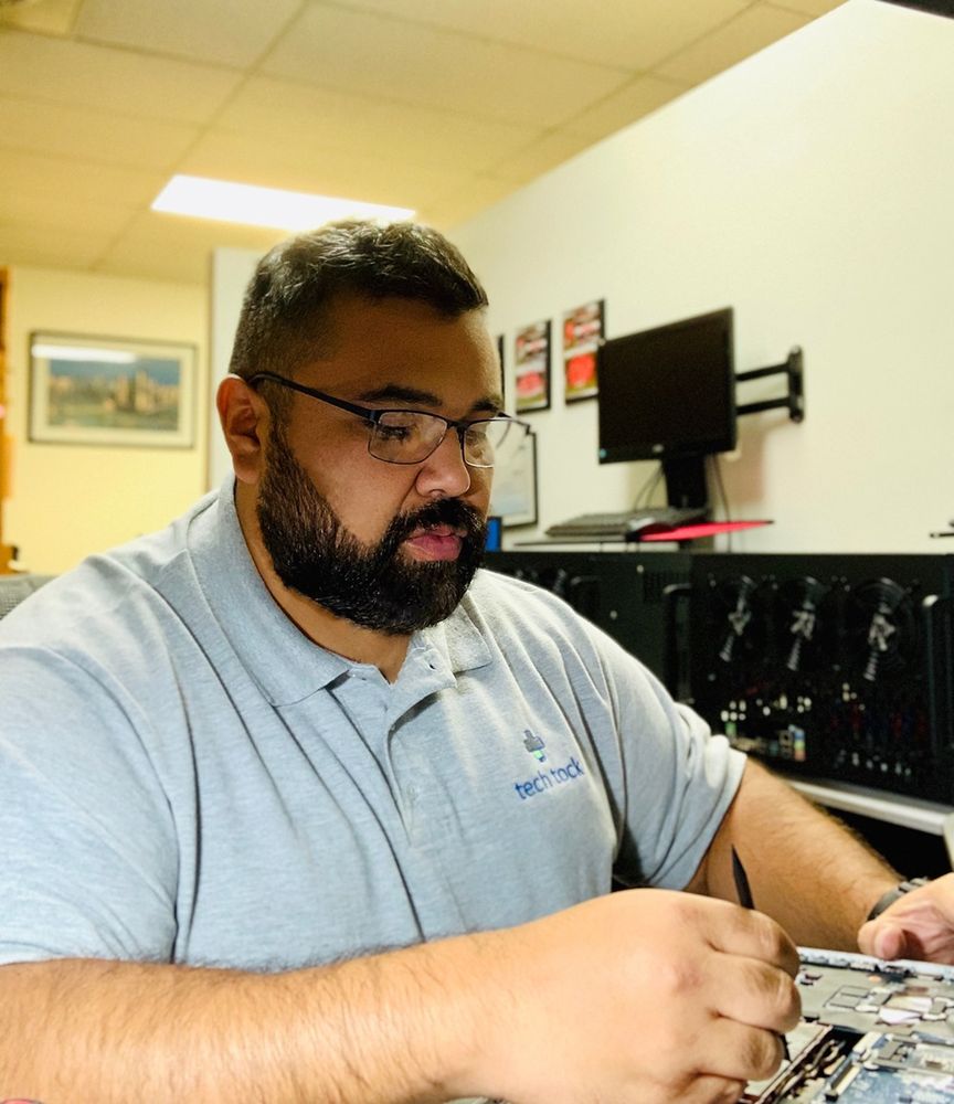 TECH TOCK - Updated July 2025 - 85 Photos & 21 Reviews - Skokie ...