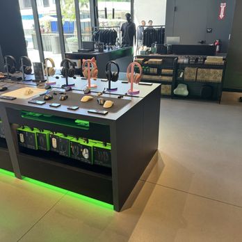 RAZERSTORE - LOS ANGELES - Updated November 2025 - 43 Photos & 13 ...