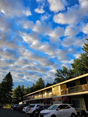 CEDAR MOTOR INN - Updated December 2025 - 43 Photos & 52 Reviews - 2523 ...