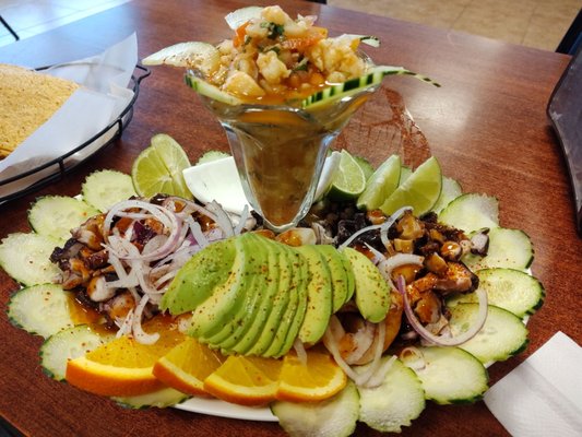 MARISCOS EL CACHANILLA - 116 Photos & 147 Reviews - 4127 W Ln, Stockton ...