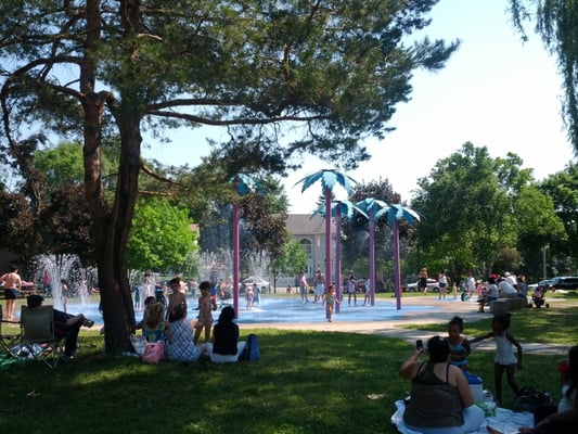 HENDON PARK - Updated January 2026 - 21 Photos - 40 Eldora Avenue ...