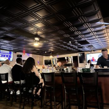 REDDOGS HI POINT PUB - Updated December 2025 - 28 Photos - 5 N Shore Rd ...