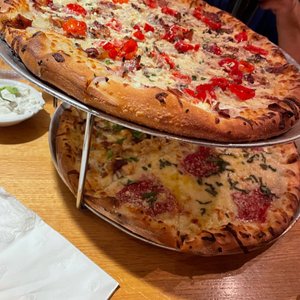 PIES & PINTS - LEXINGTON - 421 Photos & 527 Reviews - 401 W Main St ...