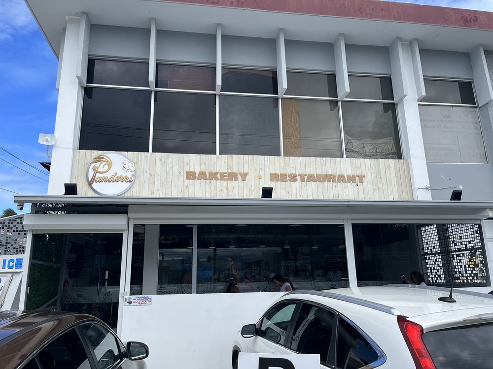 PANDERRI BAKERY & RESTAURANTE - 33 Photos & 10 Reviews - Cll Playa Azul ...