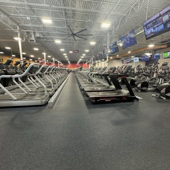 CRUNCH FITNESS - BANDERA - Updated December 2025 - 38 Photos & 26 ...