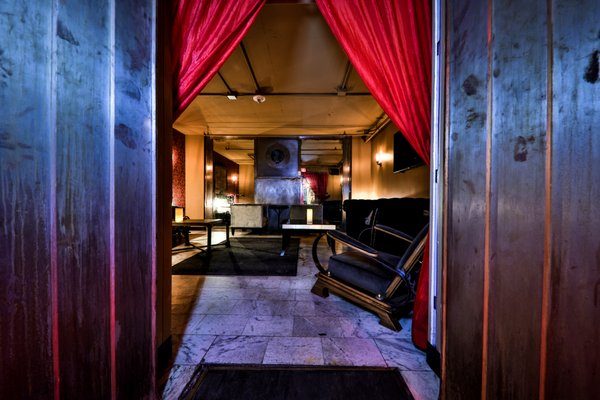 VAULT - Updated December 2025 - 289 Photos & 115 Reviews - 2017 9th St ...