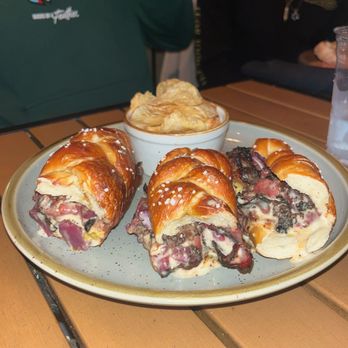 VAULT BREWING - Updated May 2024 - 724 Photos & 736 Reviews - 10 S Main ...