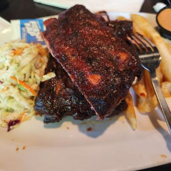 RED ROBIN GOURMET BURGERS AND BREWS - Updated June 2024 - 464 Photos ...